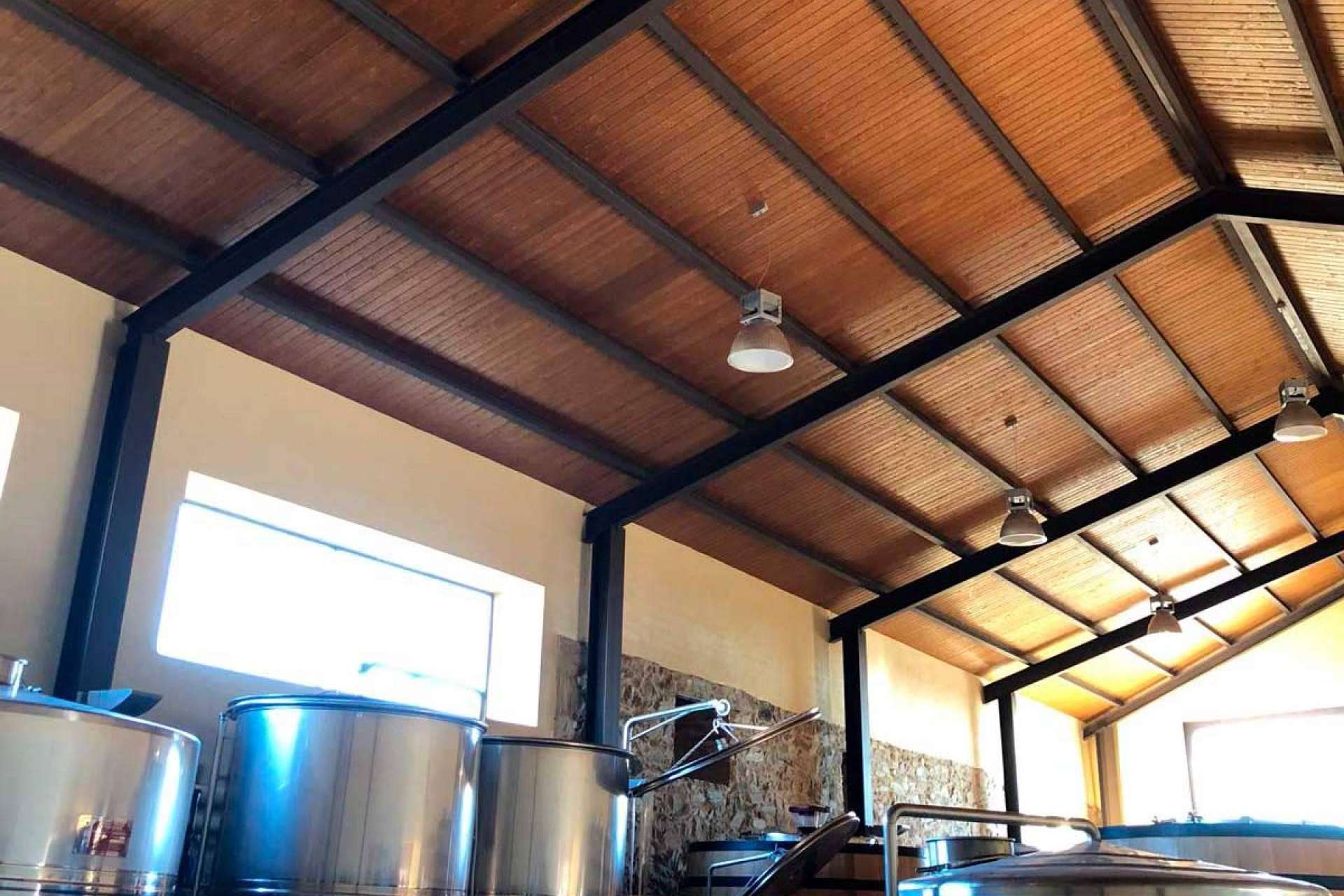 Los beneficios de reformar una bodega con los paneles sándwich de ...