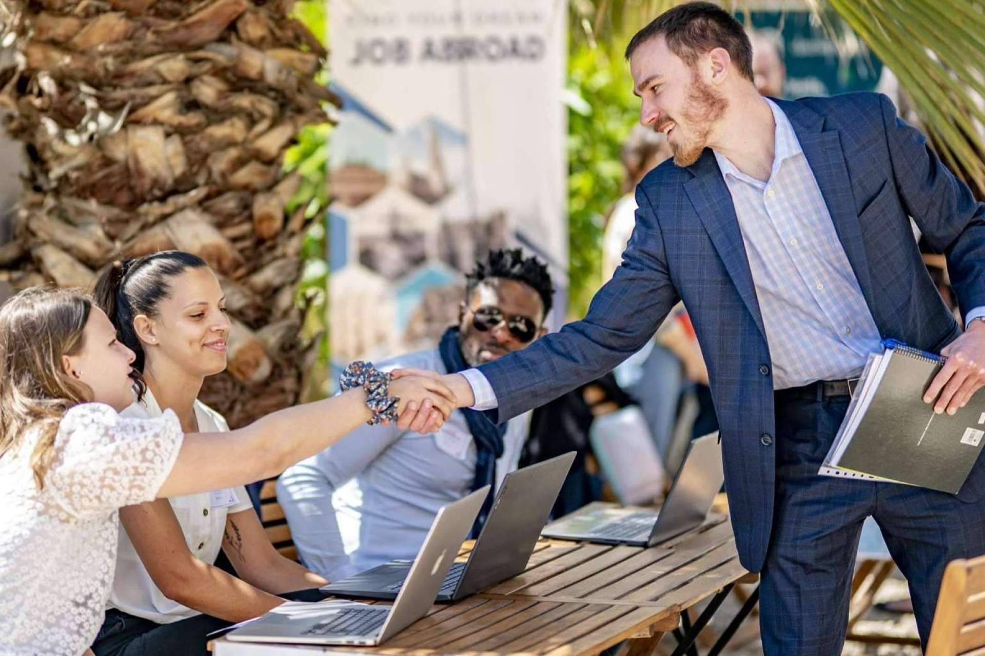 Salidas laborales en España. El impacto de un grado sin requisitos de selectividad - La Cronica ...