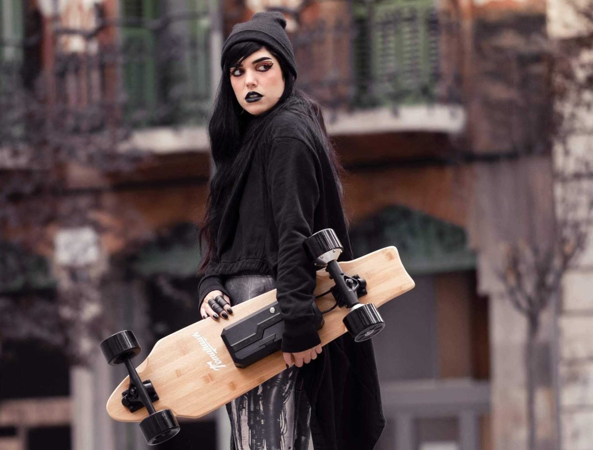 Todo sobre el nuevo skate eléctrico altamente portable de Tomahawk ...